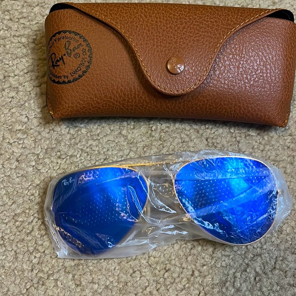 Ray-Ban | Accessories | Ray Ban Mirrored Aviators Unisex | Poshmark